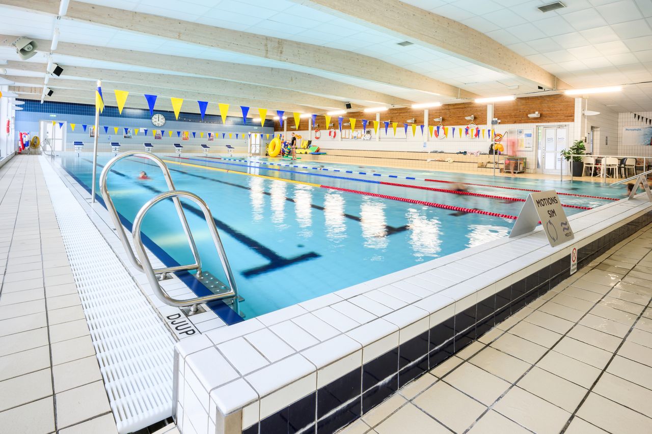 Nacka Simhall - Bad, Simning & Vattenträning – Medley