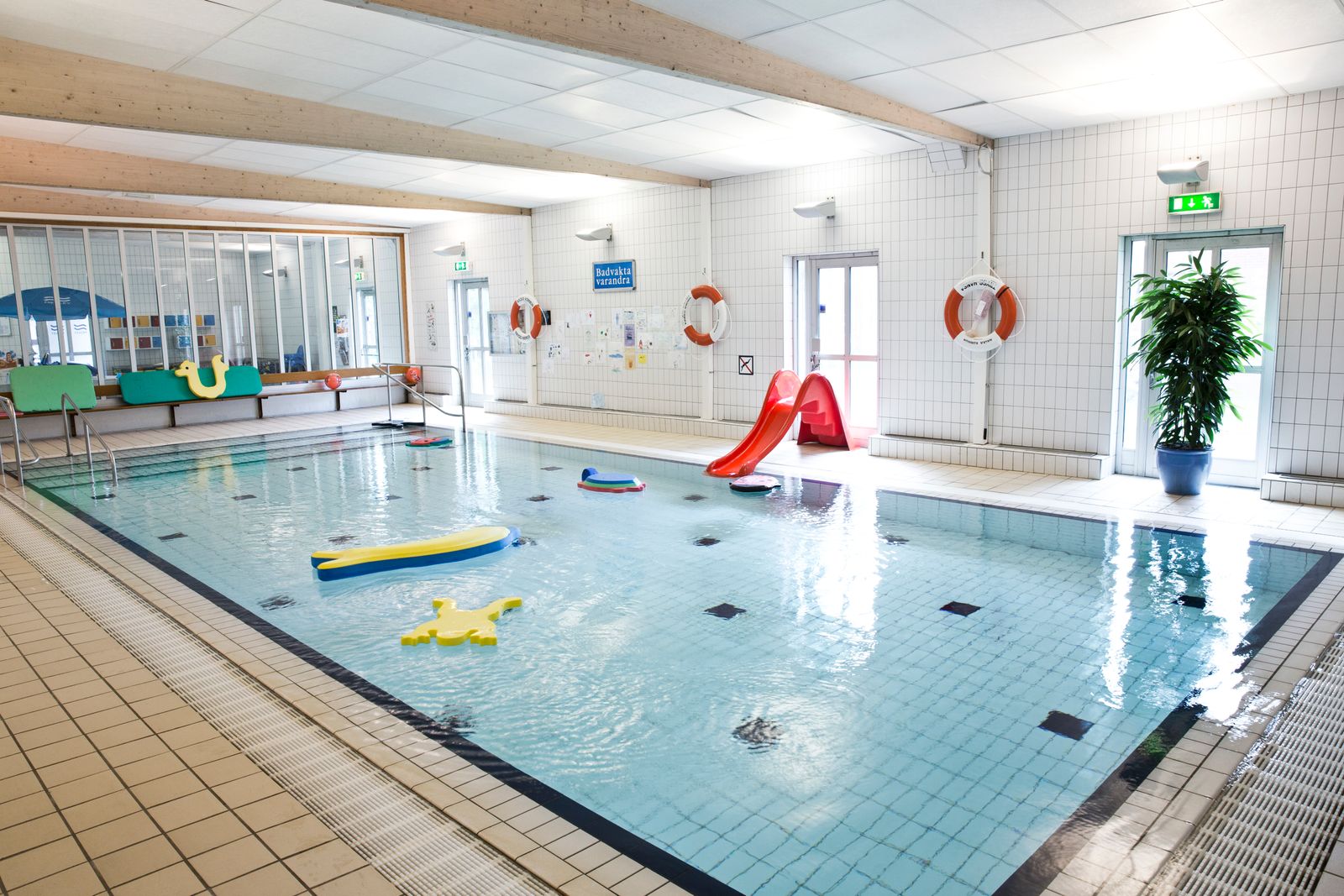 Nacka Simhall - Bad, Simning & Vattenträning – Medley